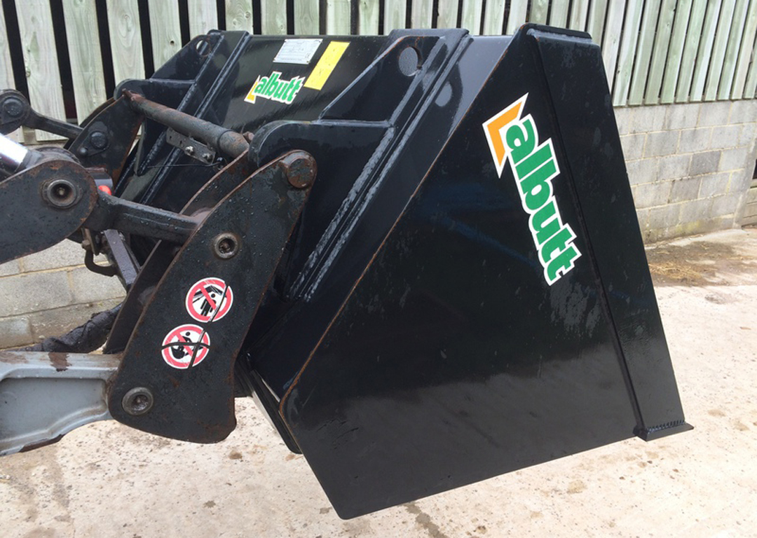 albutt_rehandling_bucket_5 | Blackdown FarmServices
