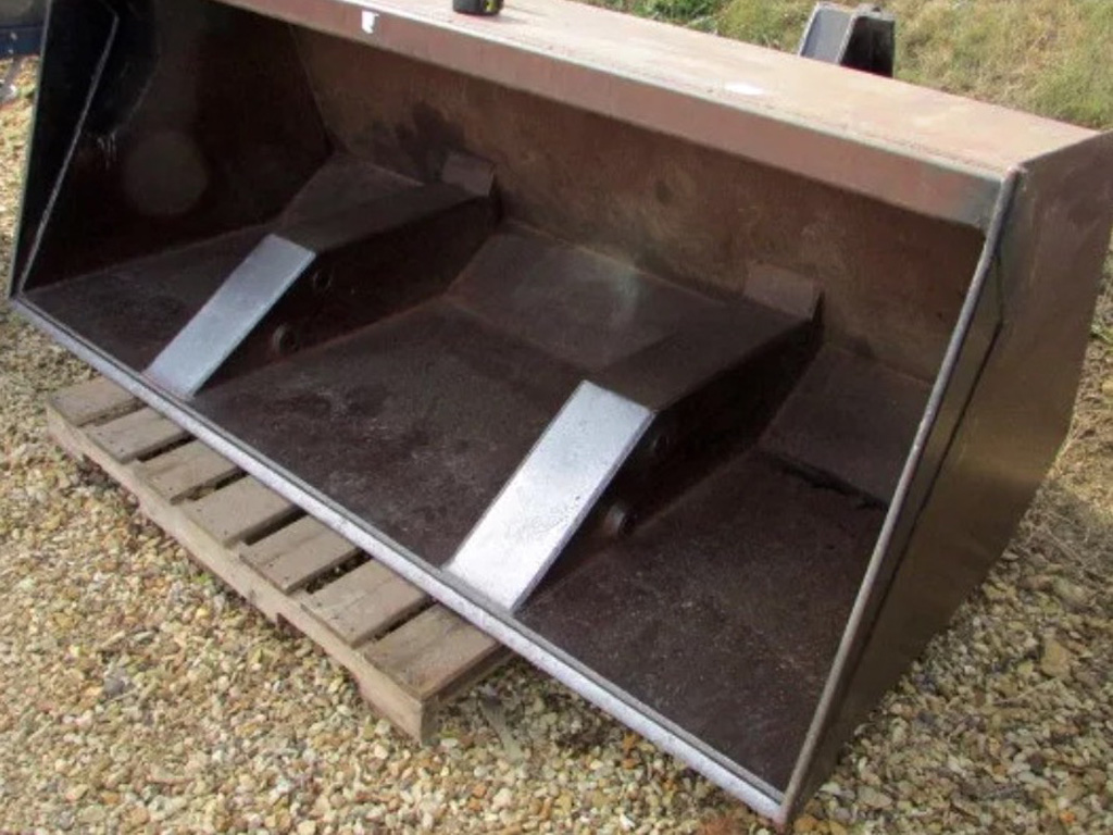 Moe Tip Bucket | Blackdown FarmServices